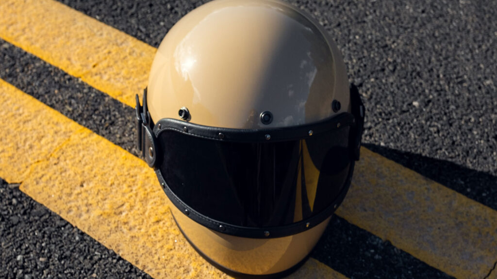 PCX、NMAXのメットインにフルフェイス入るの？ | ホンダ PCXとヤマハNMAXどっちを選ぶ